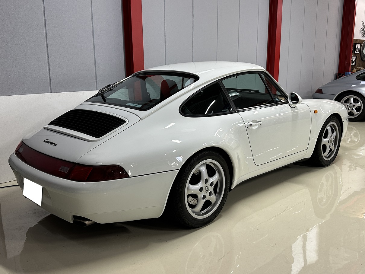 グランプリホワイトの993カレラ（6MT）がやってきました - ガレージJ